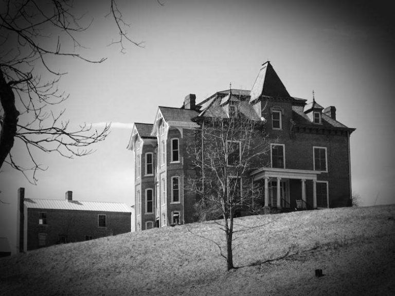 The Most Haunted Places in Virginia | Haunted Rooms America