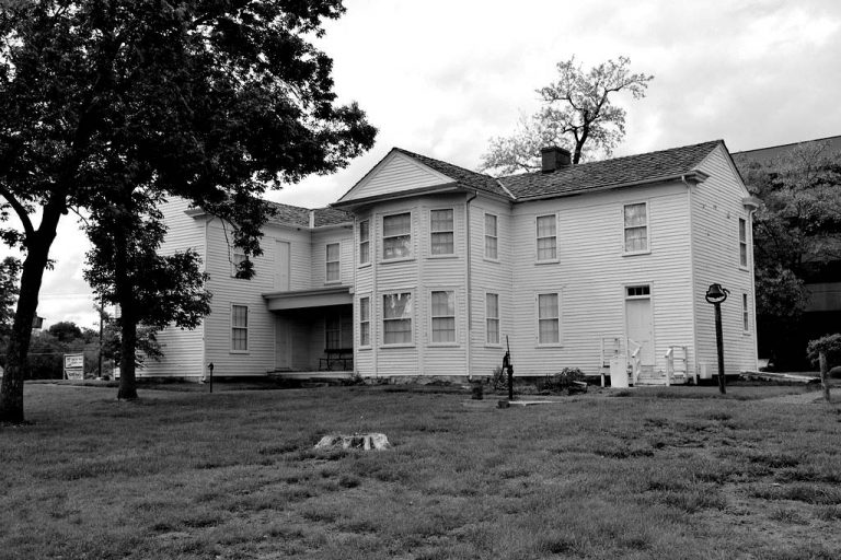 12 Most Haunted Places in Kansas City, MO | Haunted Rooms America