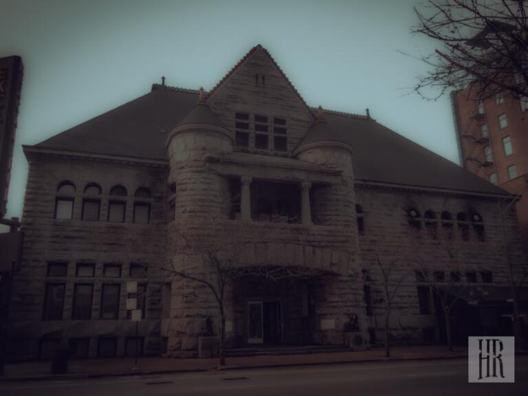 The 11 Most Haunted Places in Chicago, IL | Haunted Rooms America